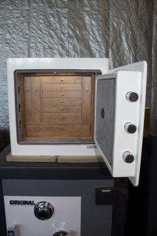 Gardall Jewelry Safe JS1718 Showroom Model Safe - megasafe